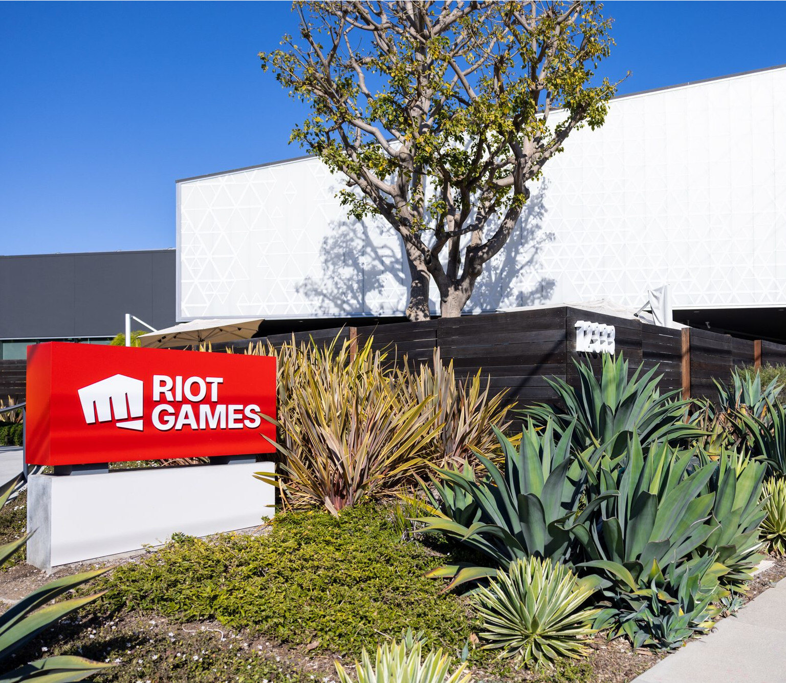 Riot Games: Simplifying Technology Landscape and Aligning IT With ...